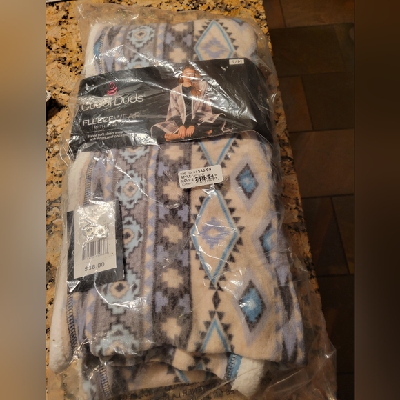 Cuddl Duds | Other | Cuddl Duds Double Plush Reversible Wrap | Poshmark